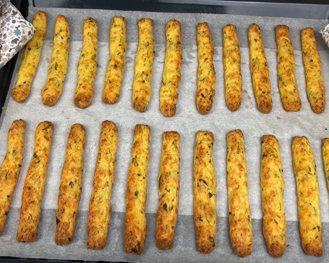 Сирно-картопляні палички: рецепт перекусу для всієї сім'ї від Лізи Глінської | TrueUA